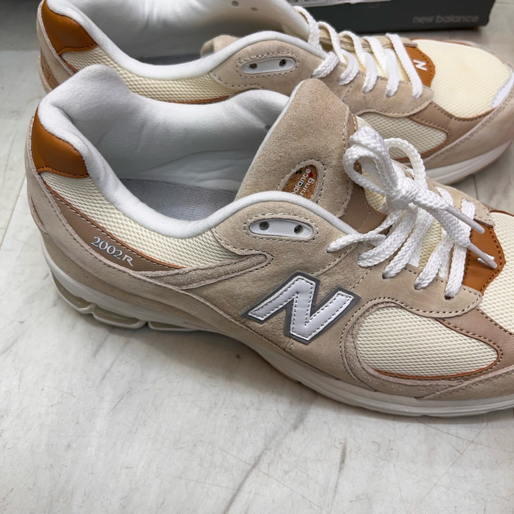 New Balance 2002r Tan And Brown Mens Size 10 - Gem